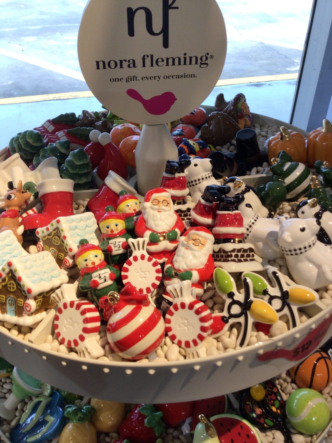 Cute little Christmas figurines.