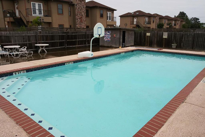 Deluxe 6 Inn & Suites