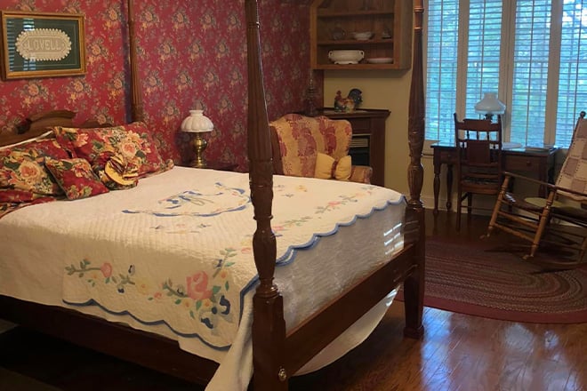 East Hills Bed and Breakfast Inn