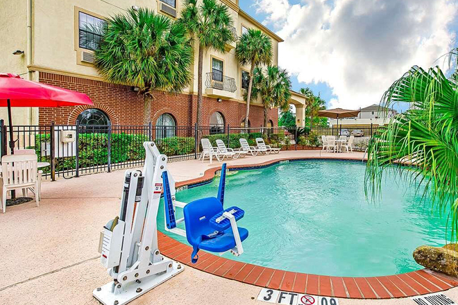 Econo Lodge Inn & Suites Beaumont