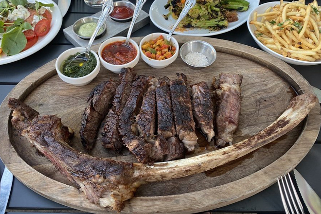 El Che Steakhouse & Bar