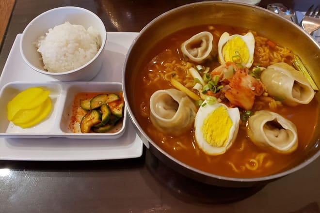 Everest Cafe And Bar