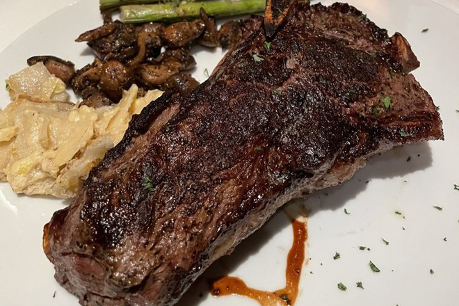 Fleming&rsquo;s Prime Steakhouse and Wine Bar