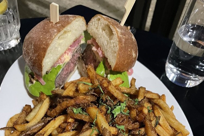 Frank&rsquo;s Oyster House & Champagne Parlor