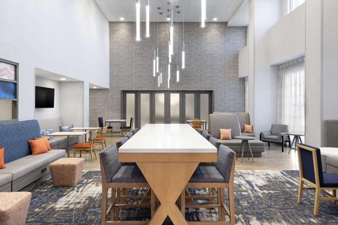 Hampton Inn & Suites St. Charles Old Town Area