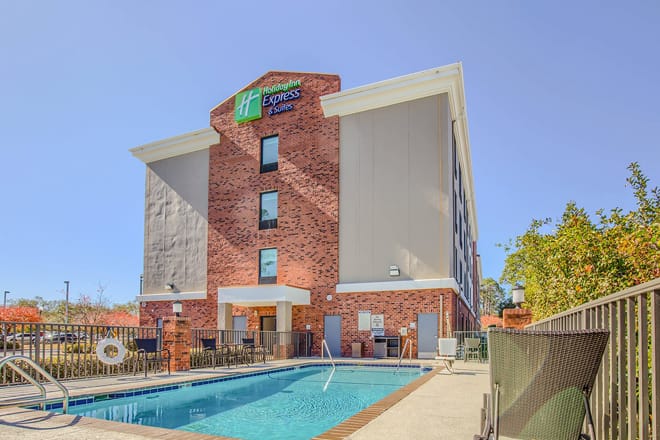 Holiday Inn Express & Suites Gulf Shores, an IHG Hotel