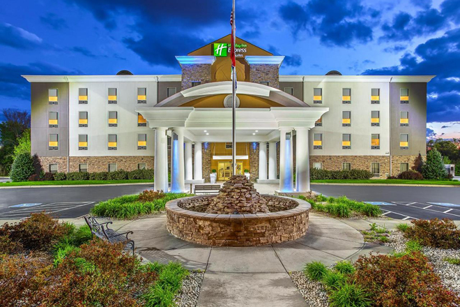 Holiday Inn Express & Suites