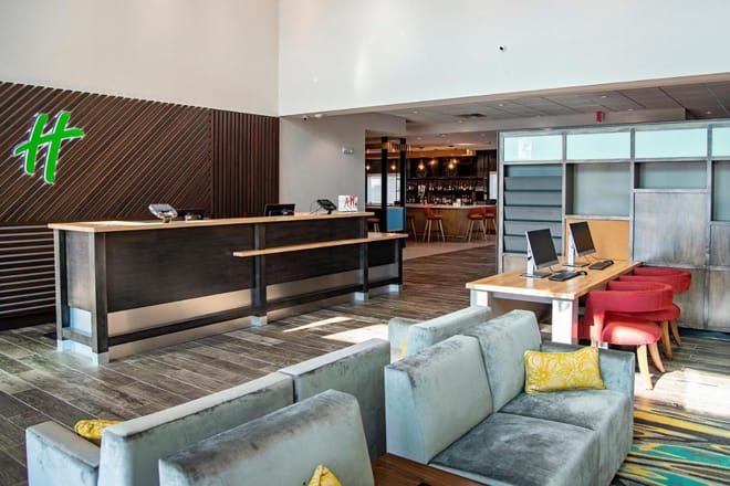 Holiday Inn & Suites Savannah Airport