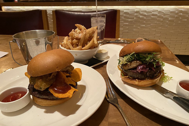 Holsteins Shakes & Buns