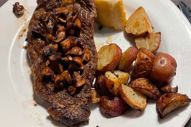 Kahootz Steak & Alehouse