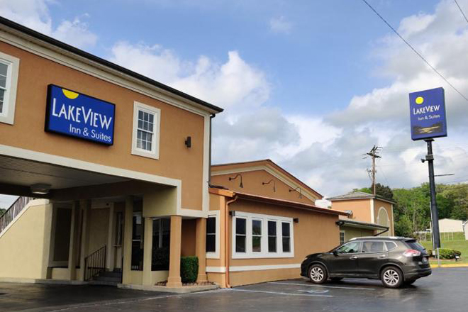 Lake View Inn & Suites