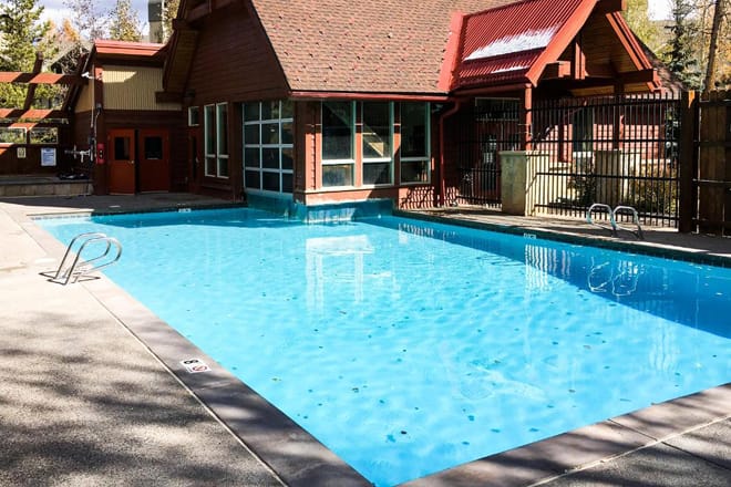 Los Pinos Condominiums