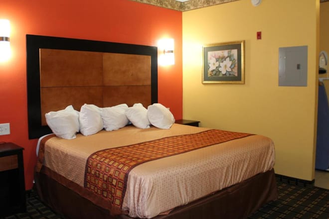 Magnolia Inn And Suites