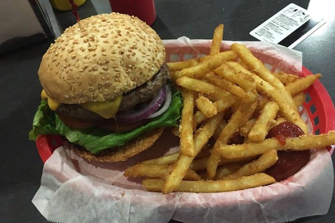 Pearl&rsquo;s Deluxe Burger