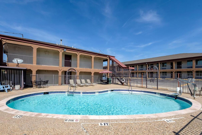 Red Roof Inn Arlington - Entertainment District