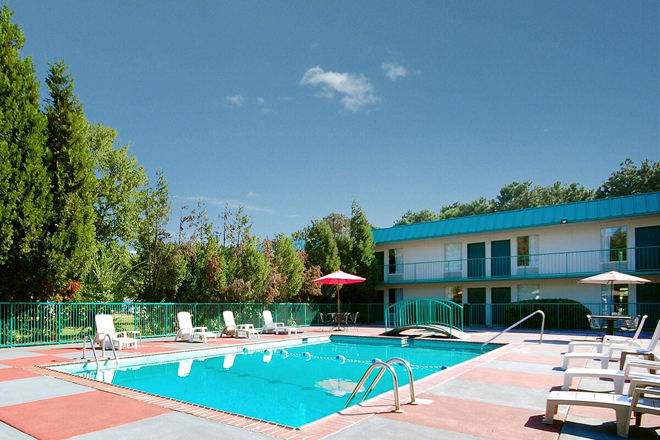 Rodeway Inn & Suites