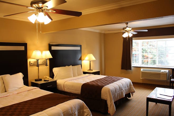 Sea Air Inn & Suites