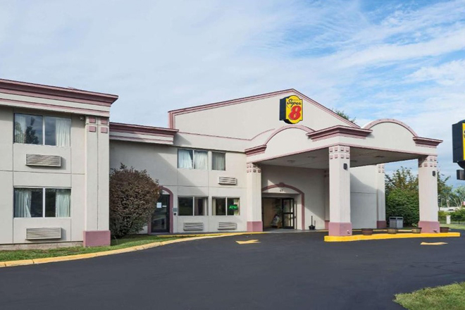 Super 8 by Wyndham Hartford