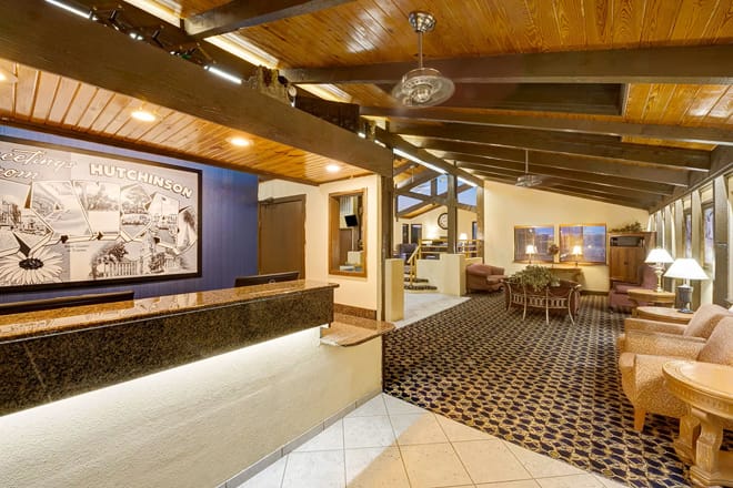 Super 8 by Wyndham Hutchinson