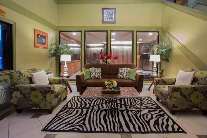 Super 8 by Wyndham Oshkosh Airport