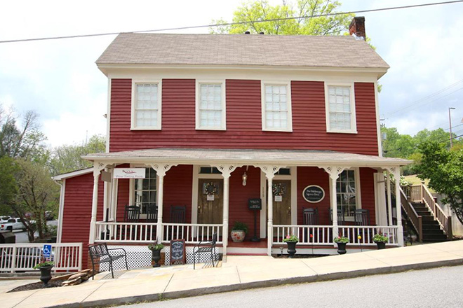 The Dahlonega Square Hotel & Villas