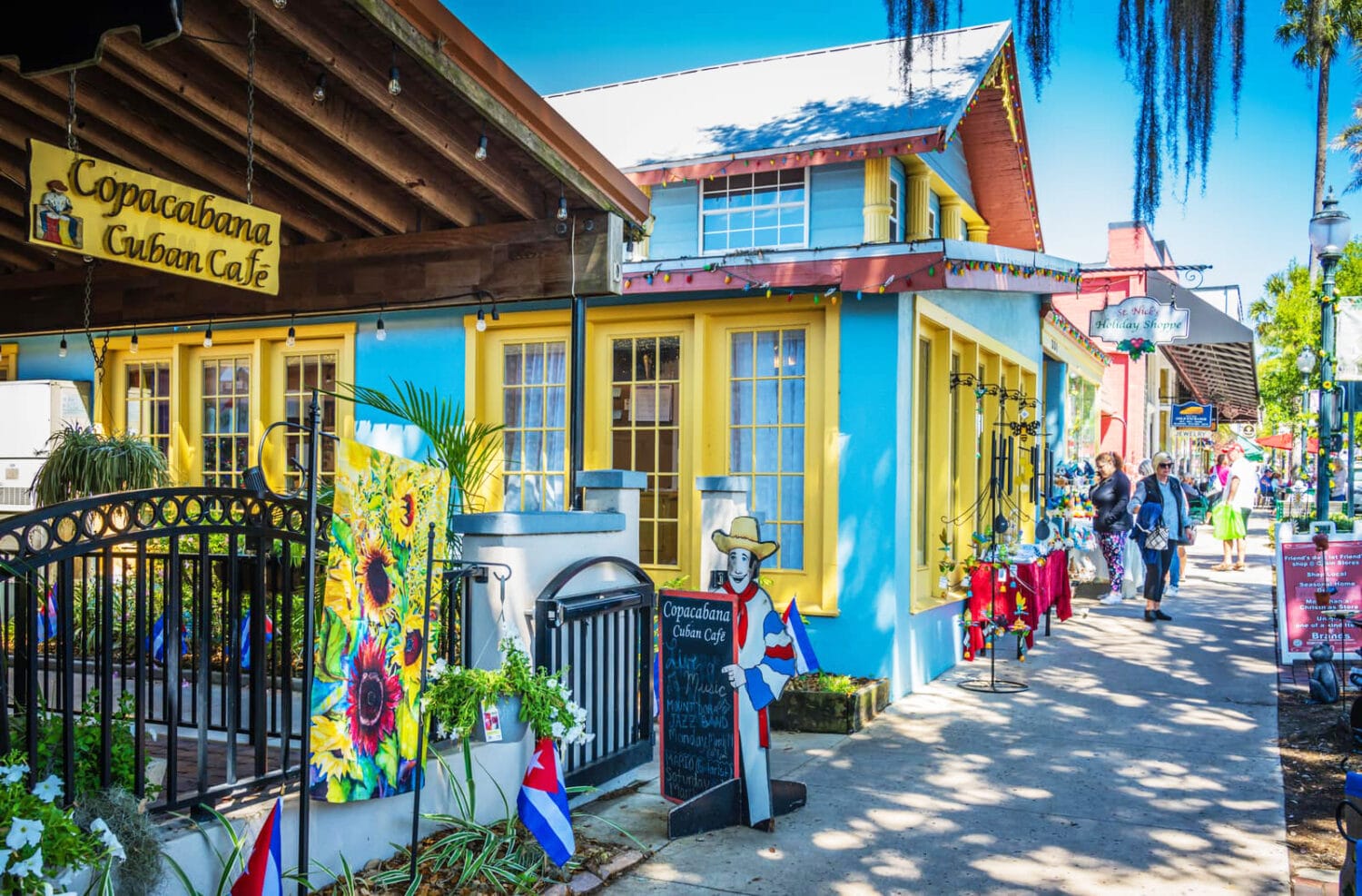 the quaint downtown area of Mount Dora