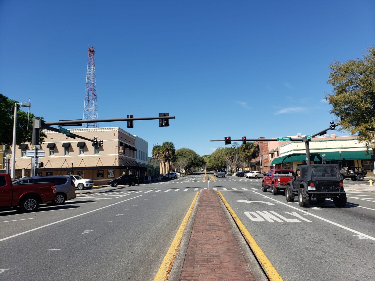 The street view of Dade city, Florida.