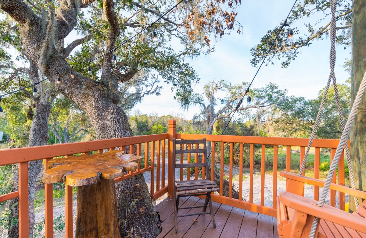 The upper deck looking west