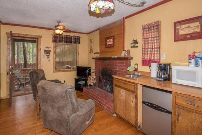 Whispering Pine Cabins