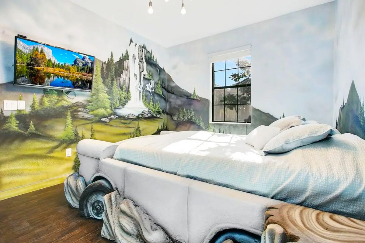 A Hogwarts themed bedroom.