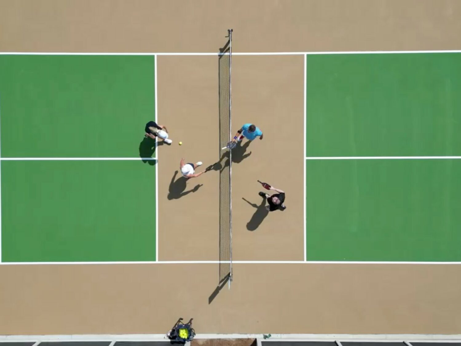 a picture of the tennis court