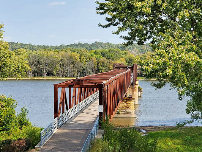 Rusty elegance spans the Mississippi &ndash; the Rock Island Swing Bridge invites visitors to step back in time while moving forward.