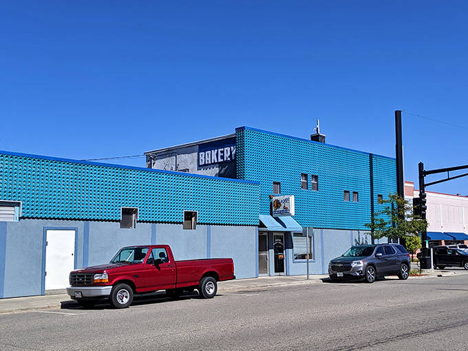 The unmistakable turquoise facade of Roers Family Bakery stands out on Broadway Street like a sweet beacon calling all carb enthusiasts home.