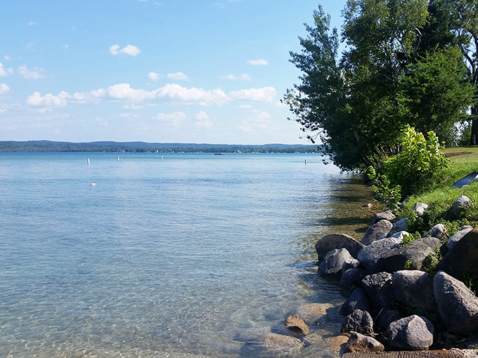 Where forest meets water in perfect harmony &ndash; Elk Lake's rocky shores tell stories of glacial beginnings.