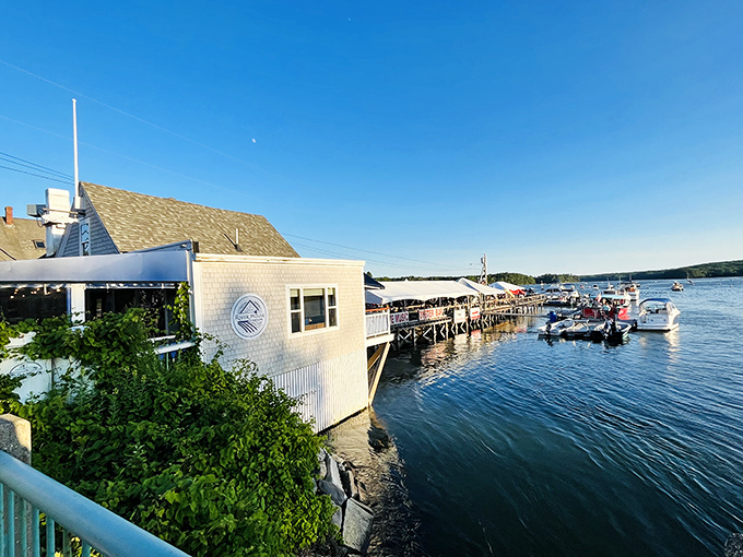 Waterfront dining with a view that no interior designer could possibly improve upon. Nature's perfect restaurant backdrop.