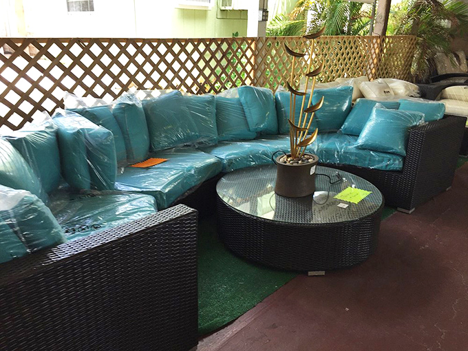 Outdoor living elevated! This teal sectional sofa awaits its forever patio, promising countless evenings of relaxation under the stars.