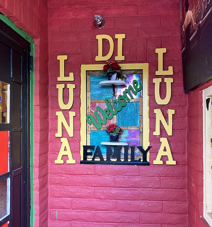 "Luna di Luna Family" welcomes you like a warm hug, promising you're not just a customer &ndash; you're part of something special.