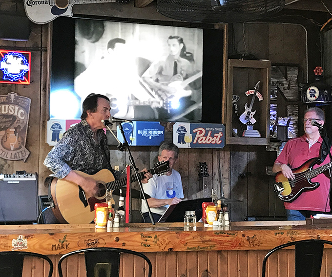 Live music fills the historic space with melodies that seem to dance between the wooden beams and vintage décor.