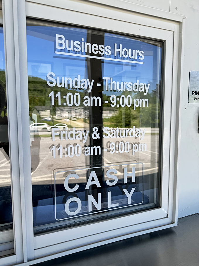 Business hours posted clearly &ndash; important information for planning your ice cream strategy throughout the week.