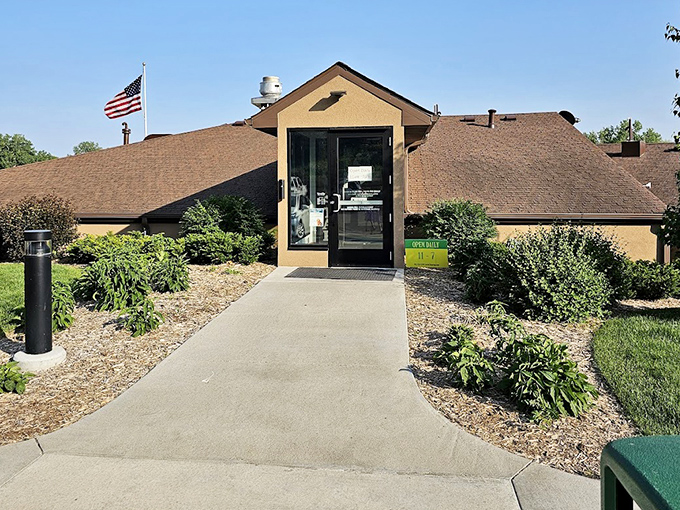 The path to burger nirvana is paved with concrete and flanked by well-tended shrubs. Your stomach is already saying "thank you."
