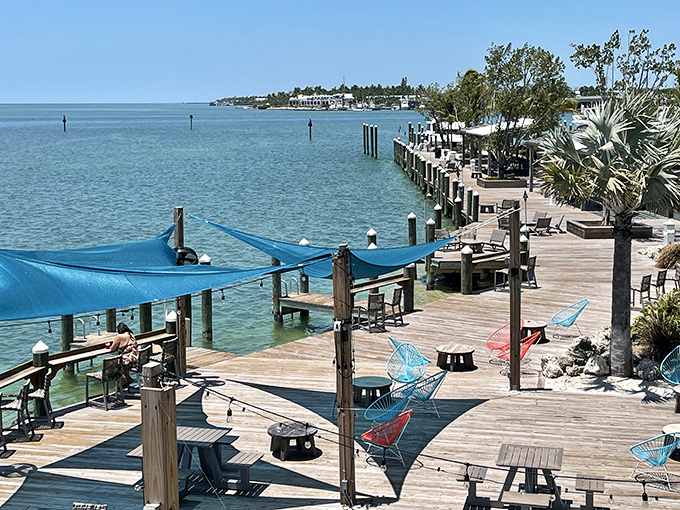 Waterfront dining reaches new heights at the Postcard Inn, where tables with a view make even waiting for your food a pleasure.