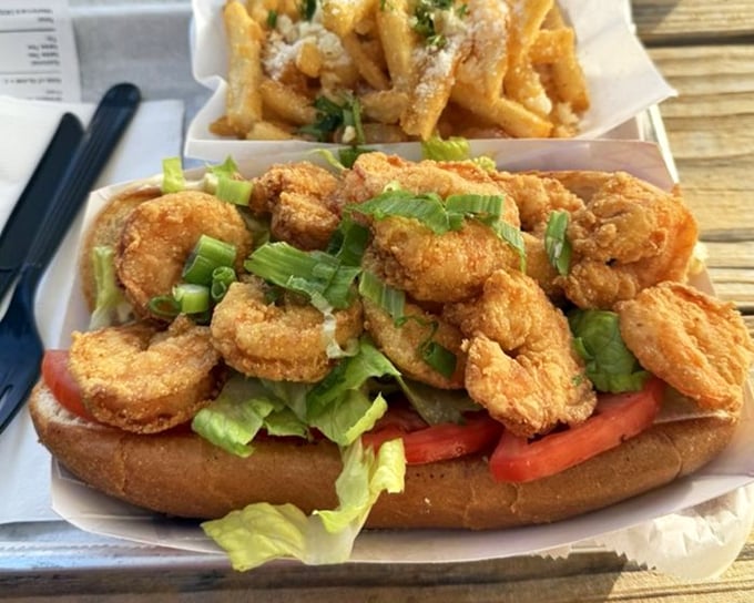 Fried shrimp piled high on a fresh bun with crisp lettuce – proof that sometimes the simplest pleasures are the most satisfying.