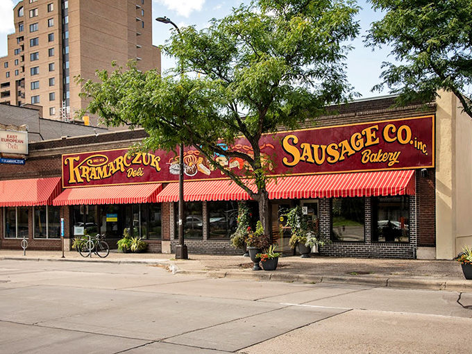 Kramarczuk's stands as a delicious reminder that in a world of food trends, sometimes the old ways remain the best ways.