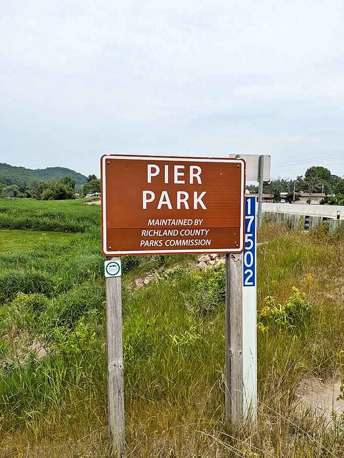 Brown sign, green fields: the humble entrance to Pier Park belies the magnificent geological wonders waiting just beyond.