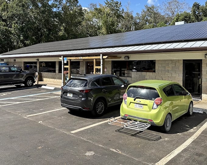 Pearl Country Store's unassuming exterior hides a BBQ treasure trove inside. The stone building with wooden posts has welcomed hungry travelers for years.