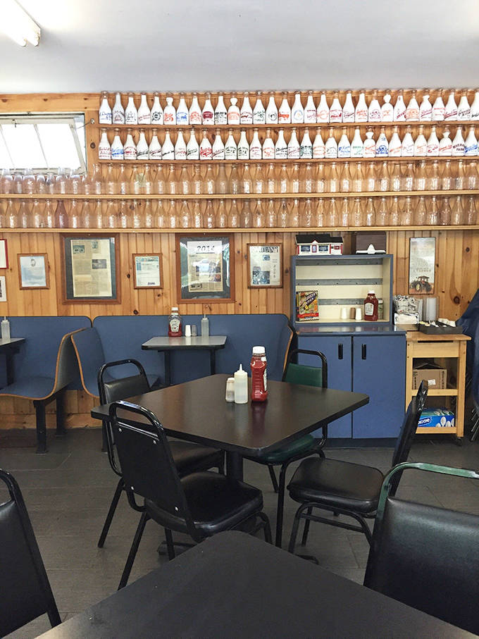 Inside Harmon's, wood-paneled walls and vintage milk bottles tell stories that Instagram filters can't capture. Pure nostalgic perfection.