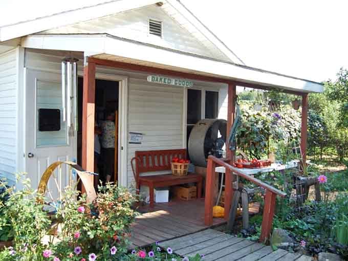 2b. amish country bakery (quincy)