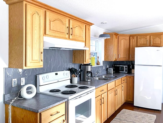 This kitchen might be landlocked, but it's perfectly equipped for preparing the freshest seafood feasts this side of Neptune's realm.