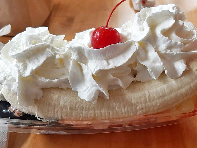 8. wedl's hamburger stand & ice cream parlor banana split
