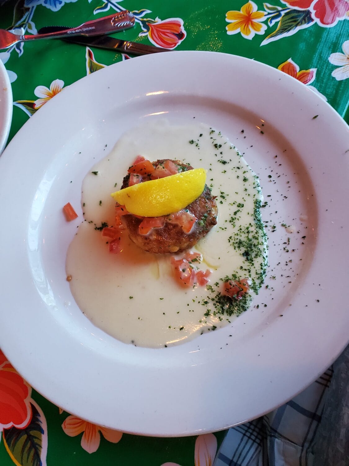 A plate of the yummy crab cake